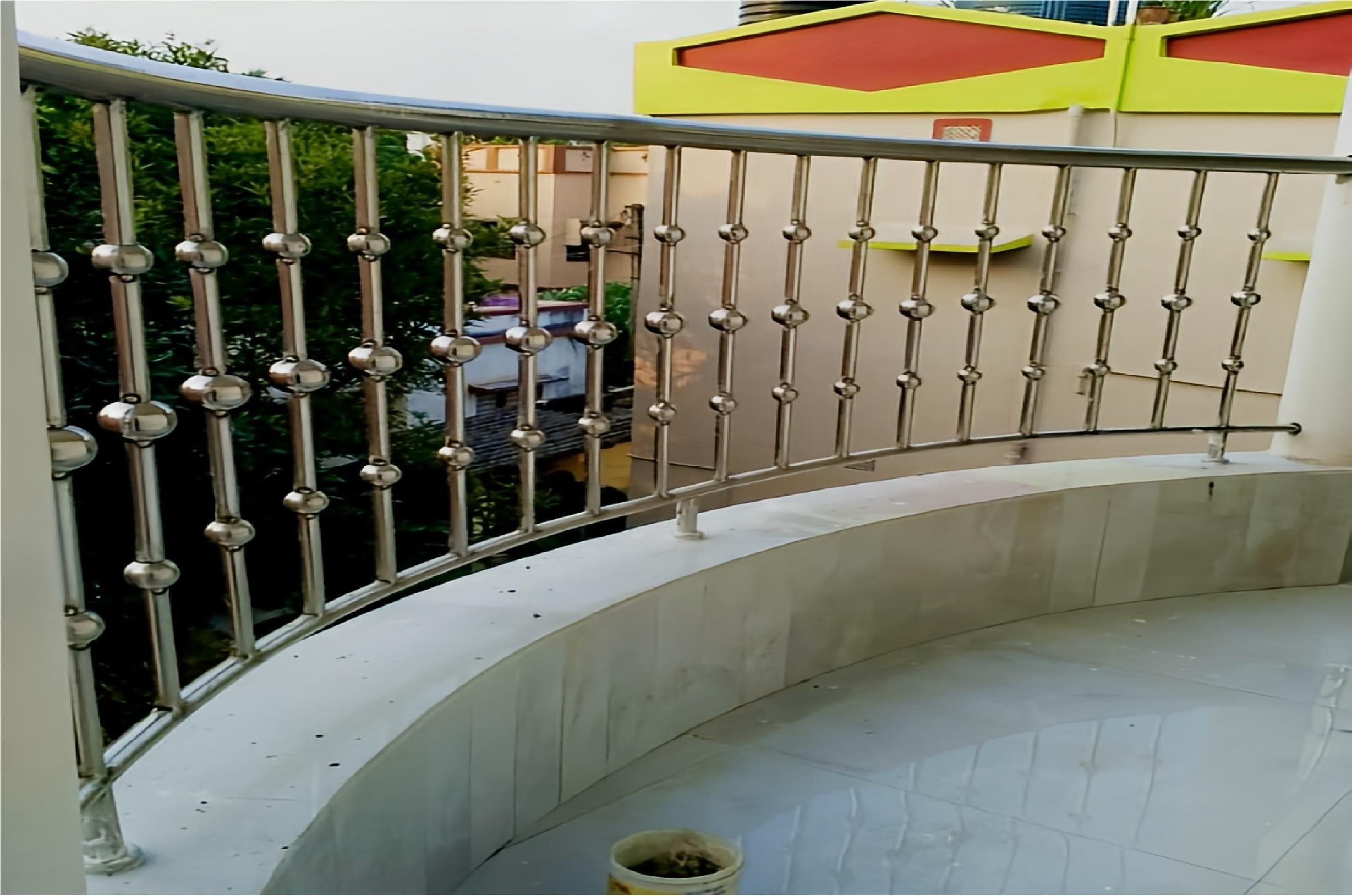 Kelebihan Railing Tangga Stainless Dibanding Material Lain - Sinar ...
